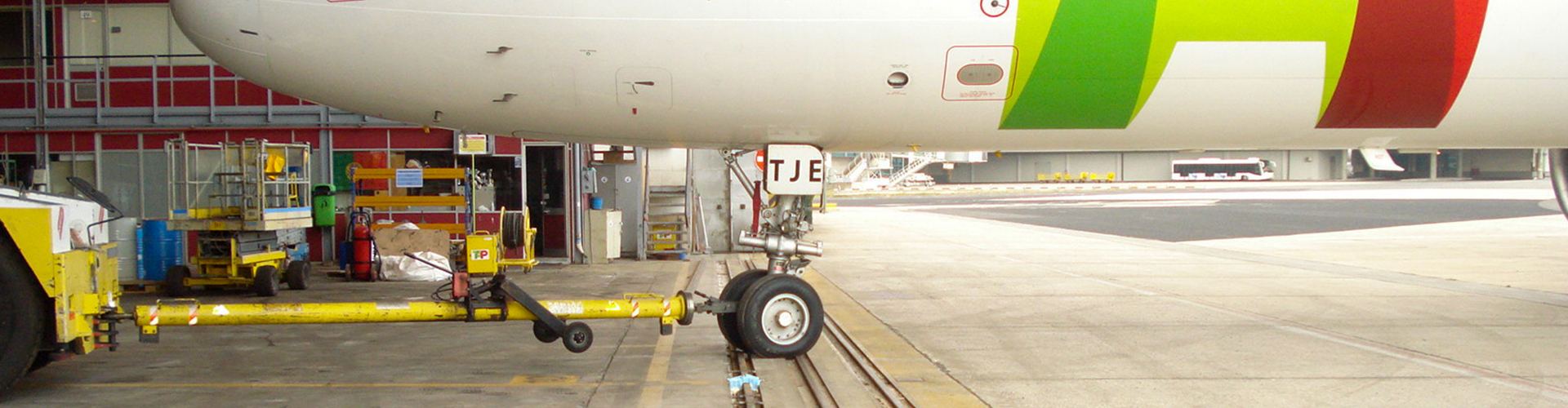 SOMAFEL - Portões principais do Hangar 6 do Aeroporto de Lisboa